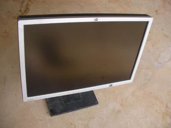 מוניטור תעשייתי hp lp2465