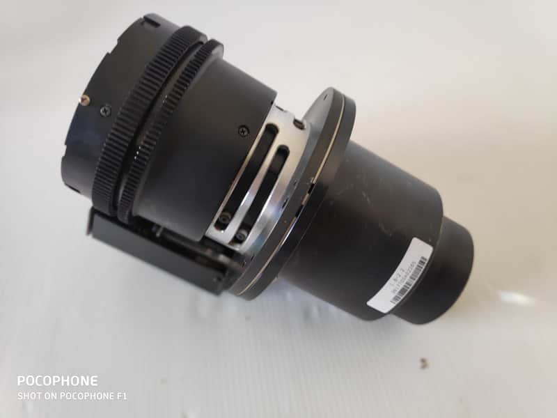 3617700a02265 עדשת מקרן